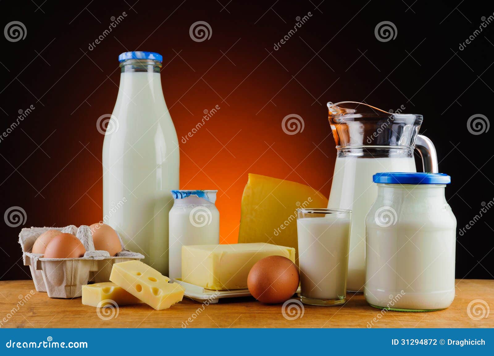 Melk, Kaas, Boter, Eieren En Room Stock Foto - Image of dieet, boter ...