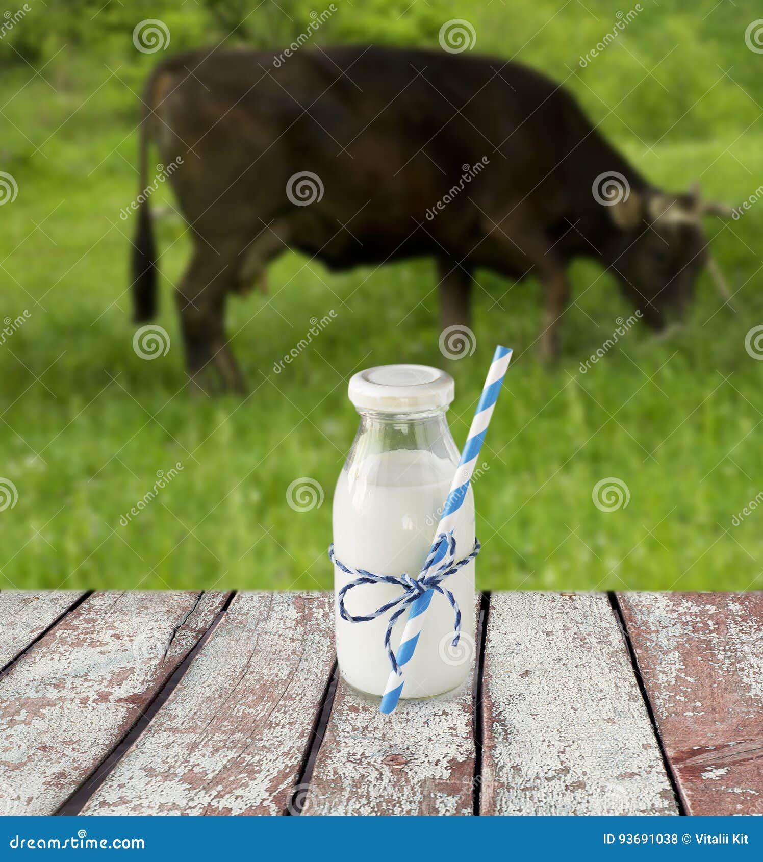 Melkfles Met Gestreept Stro Stock Foto - Image of vers, ingrediënt ...