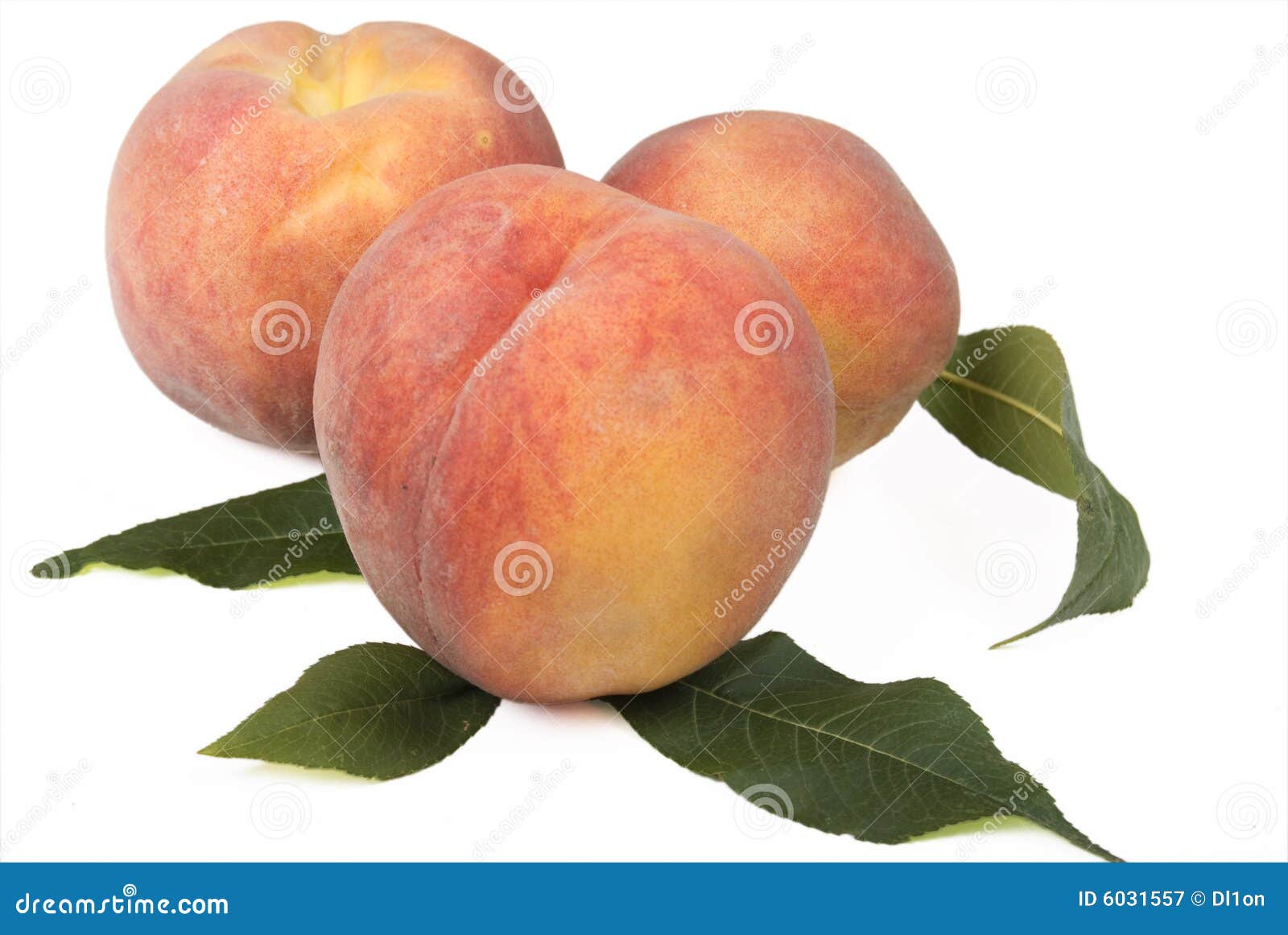 Melocotones Naturales Estupendos En Blanco. Imagen de archivo - Imagen ...