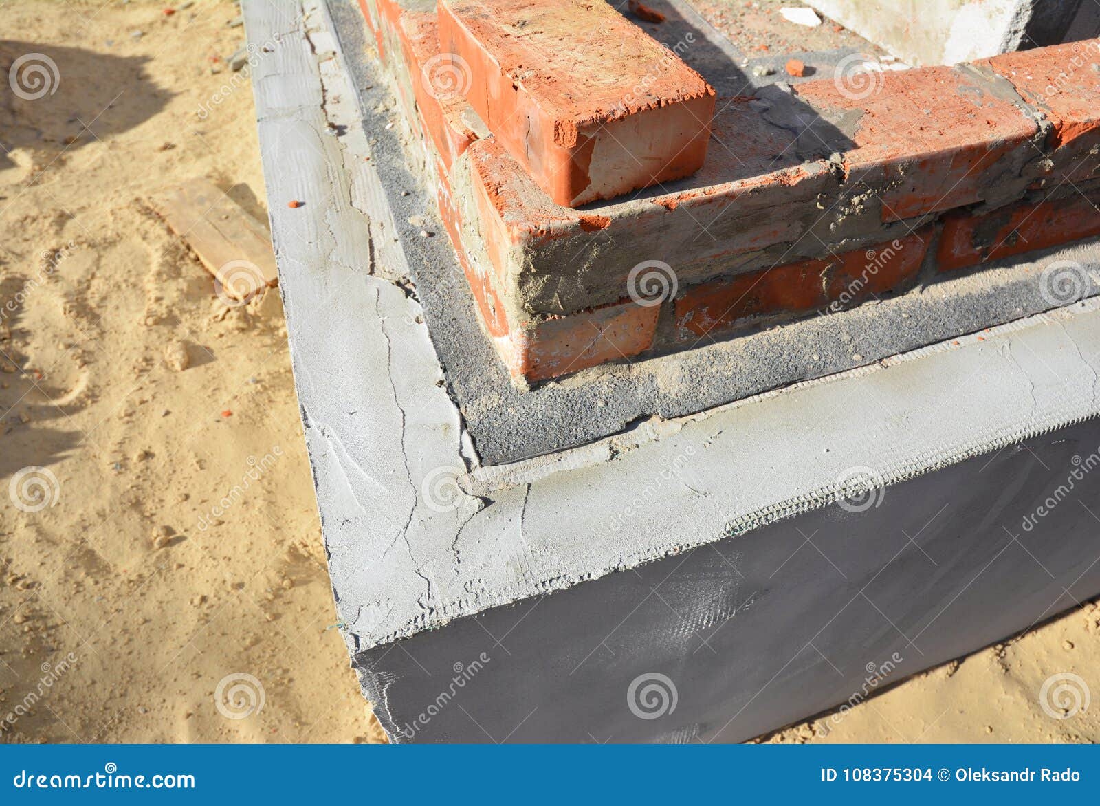 Membrane De Preuve Humide Sur Des Murs De Base Insul De Base Photo ...