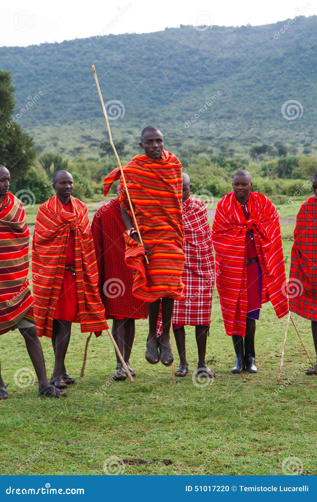 Membro duma tribo do Masai imagem editorial. Imagem de naturalizado ...