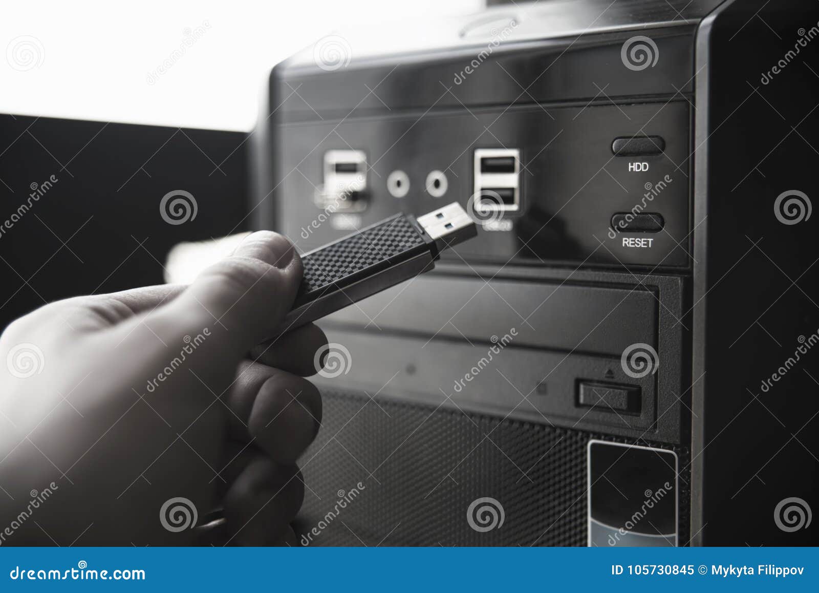 Memoria USB y PC imagen de archivo. Imagen de negocios - 105730845