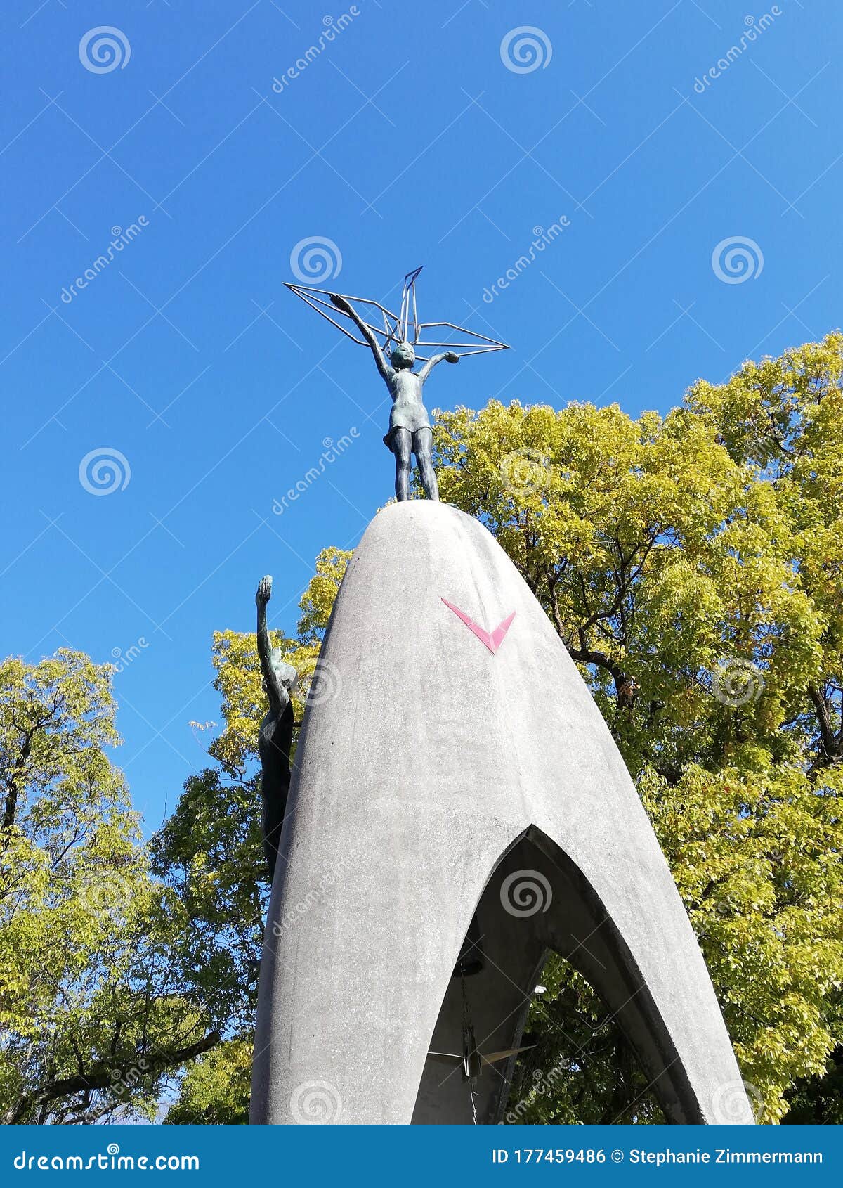 Memorial Do Parque De Paz De Hiroshima Foto Editorial - Imagem de torre ...