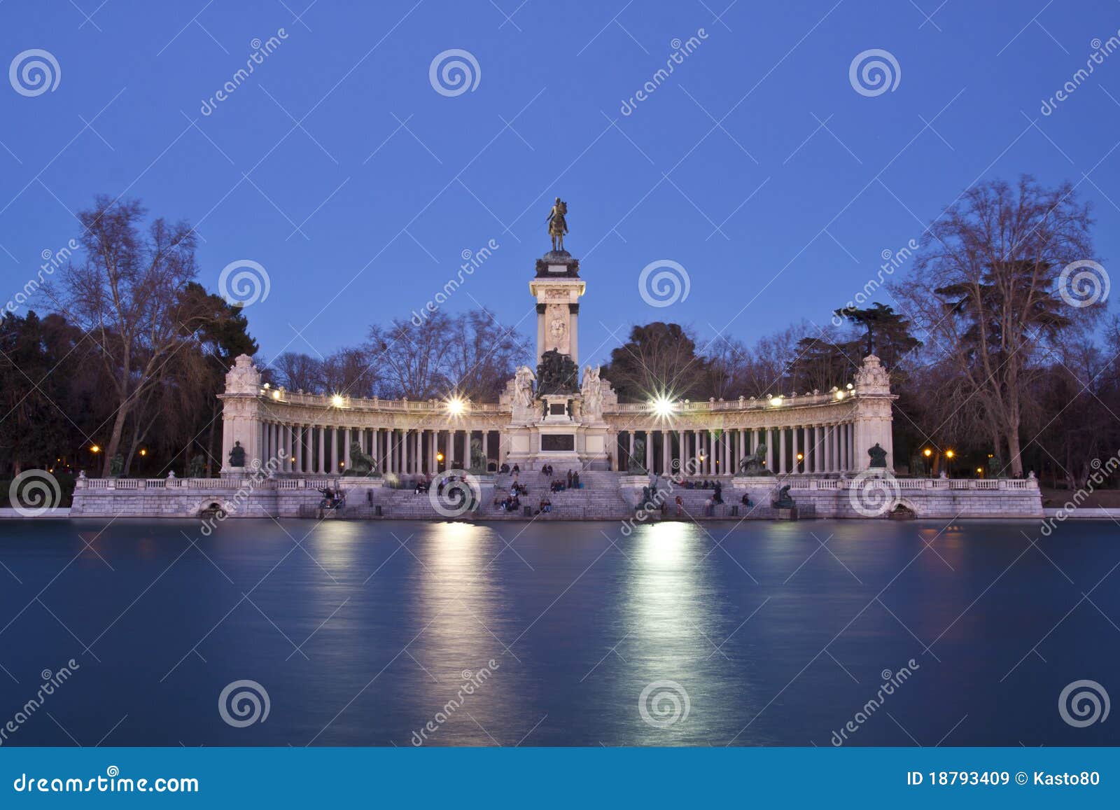 Memorial in Retiro City Park, Madrid Stock Image - Image of people ...