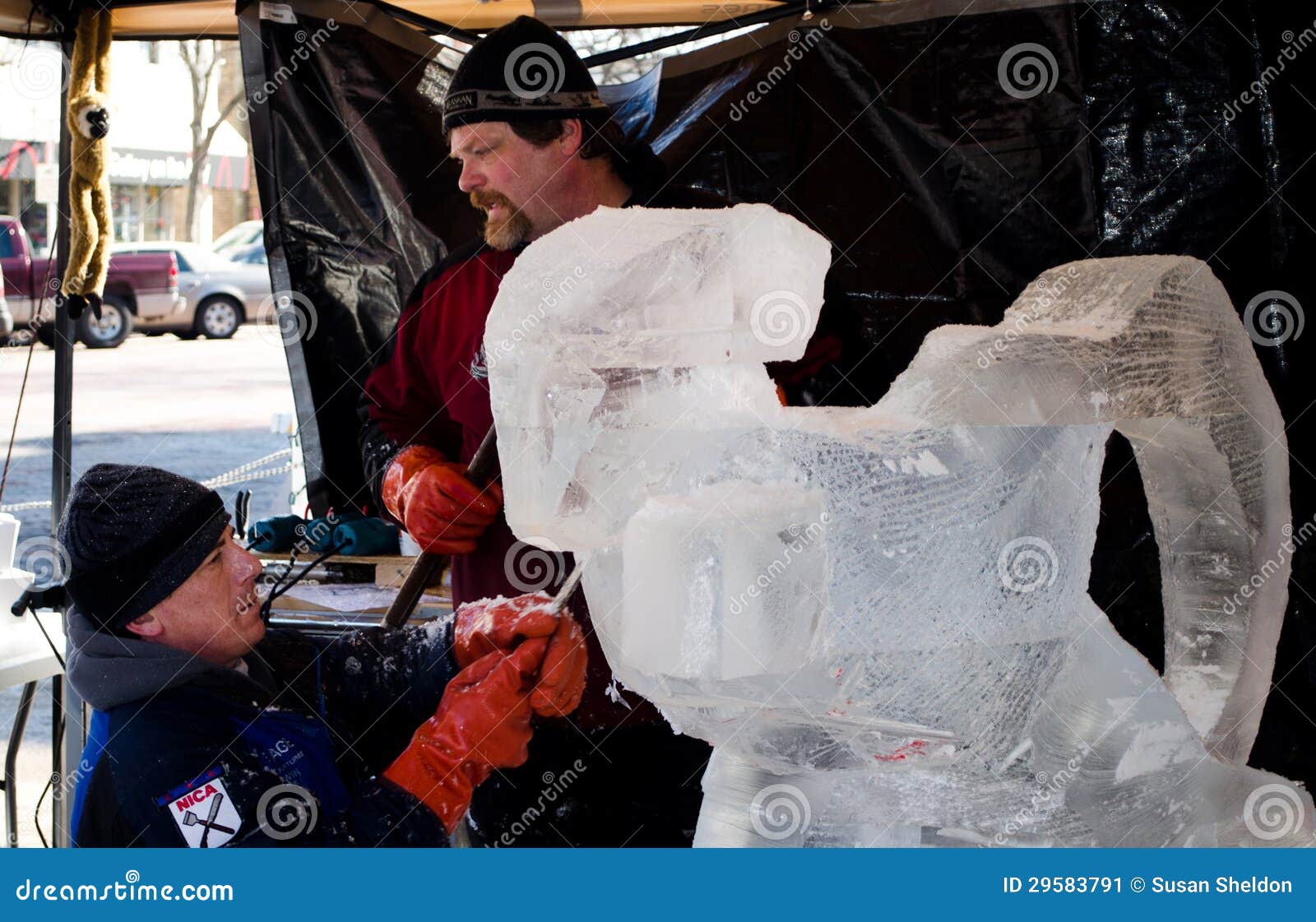Men carving ice editorial photo. Image of magicalwintericefest - 29583791
