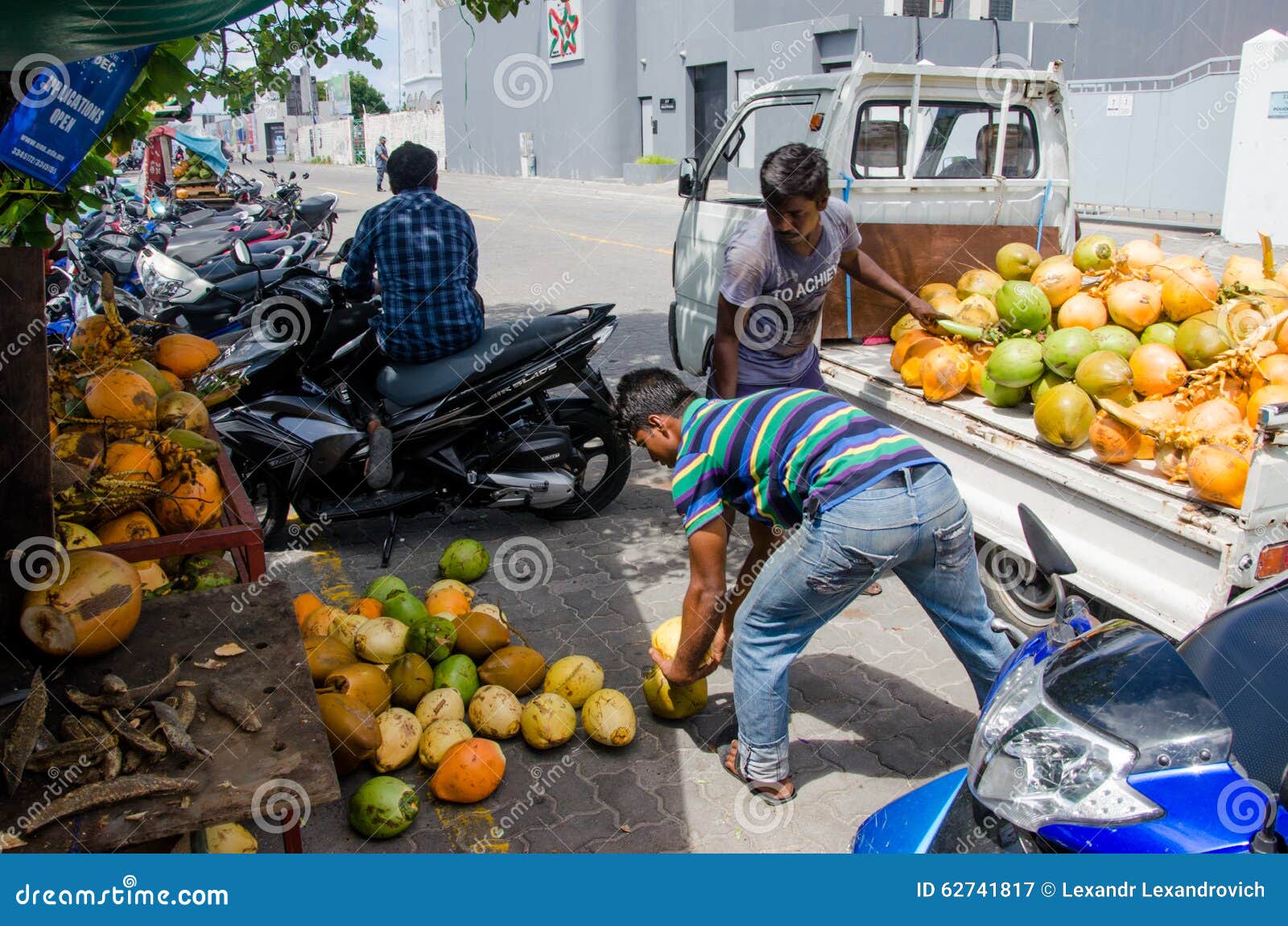 Men Loading Coconuts from Truck Editorial Photography - Image of hawker ...
