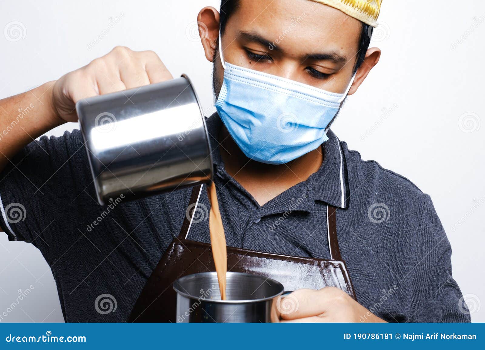 Men making teh tarik stock image. Image of calories - 190786181