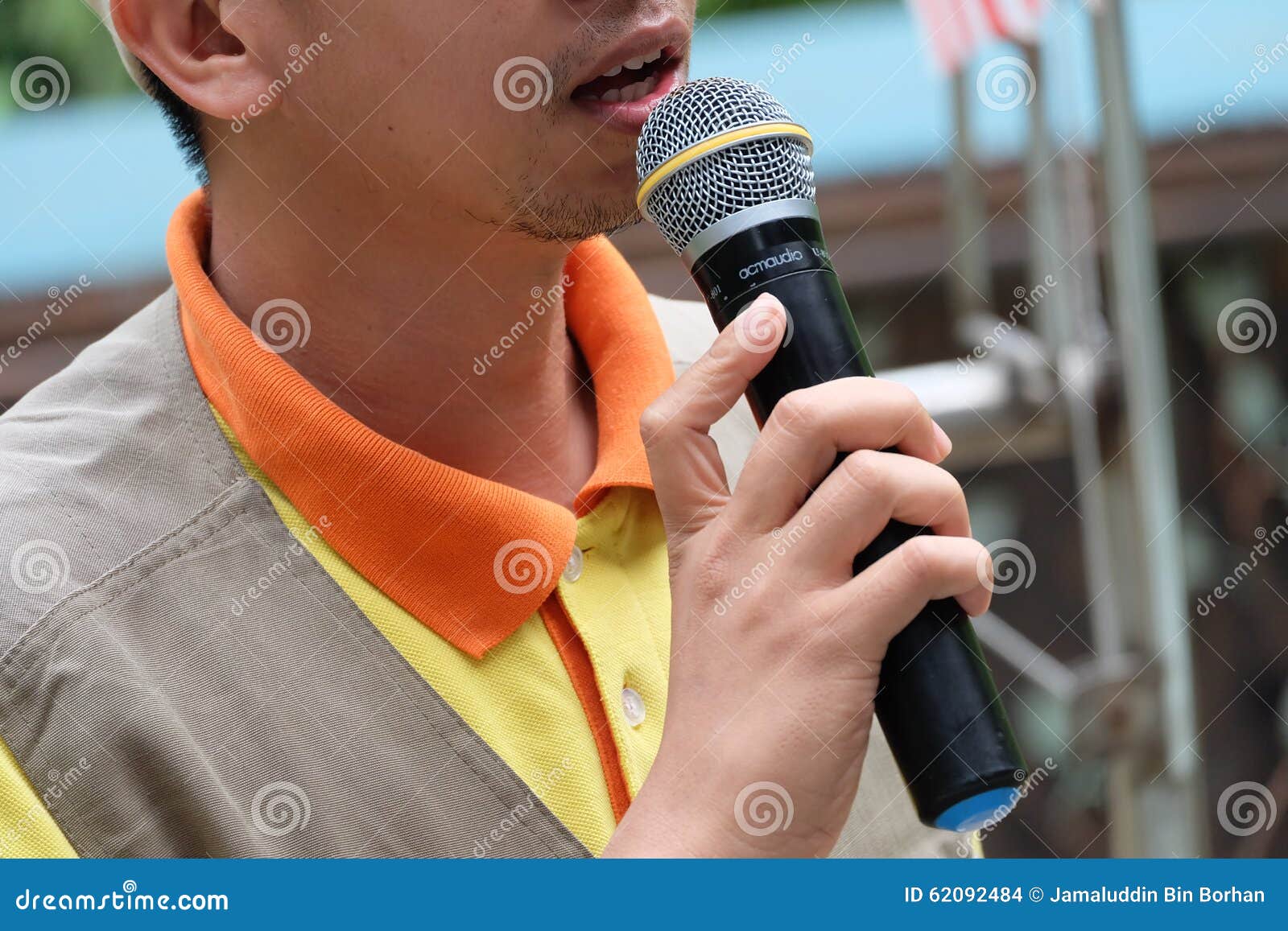 Men and microphone editorial stock image. Image of audience - 62092484