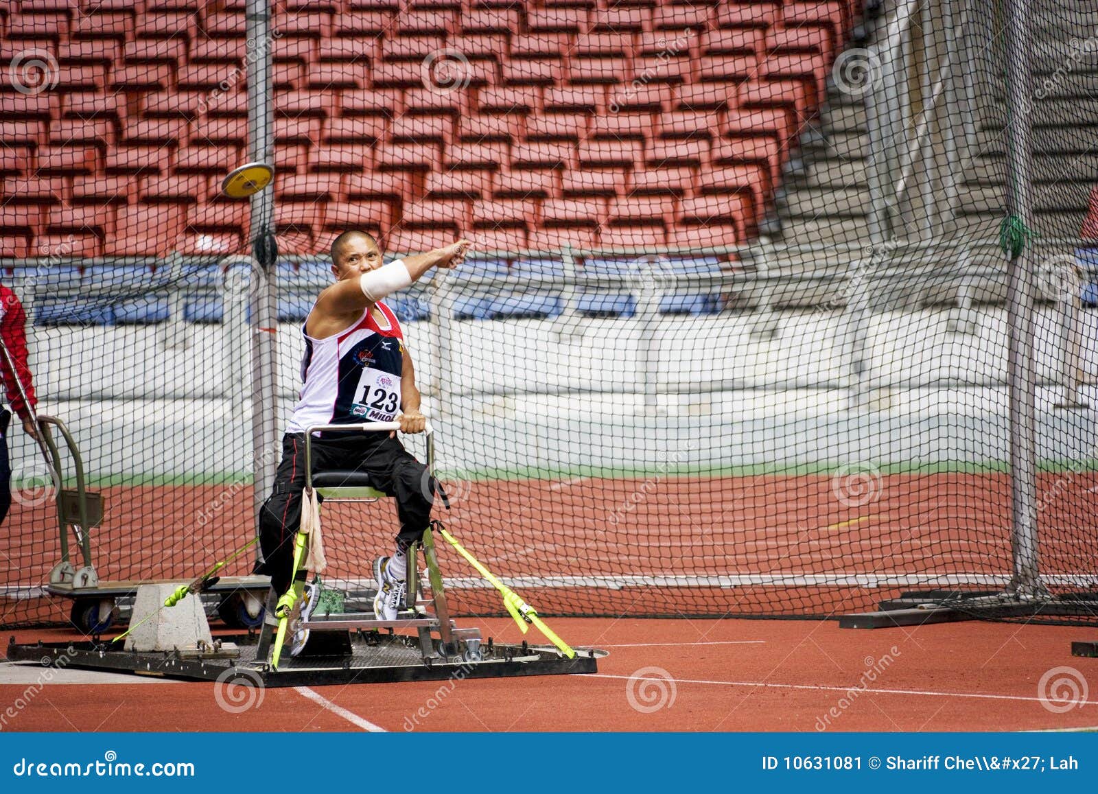 Men S Discus Throw for Disabled Persons Editorial Photo - Image of meet ...