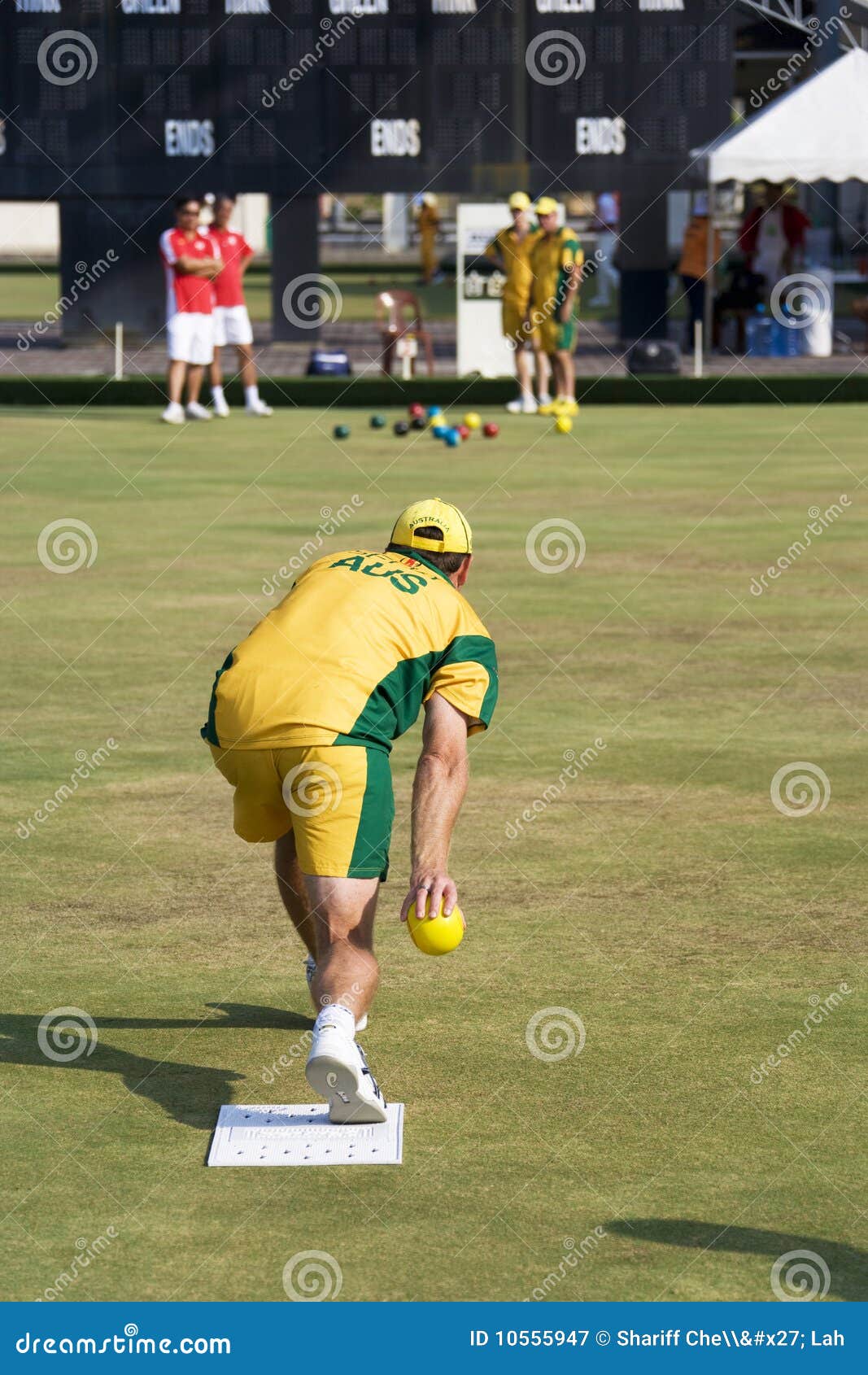 Men s Lawn Bowl Action editorial photography. Image of australia - 10555947