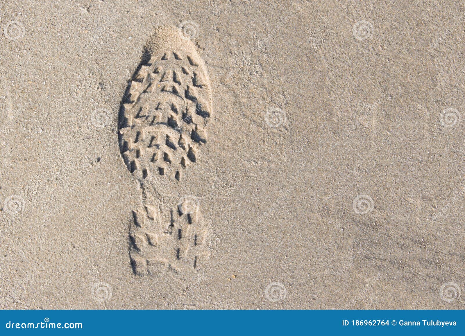 Men Shoe Trace ,footprint , on Sand Surface with Copy Space Stock Photo ...