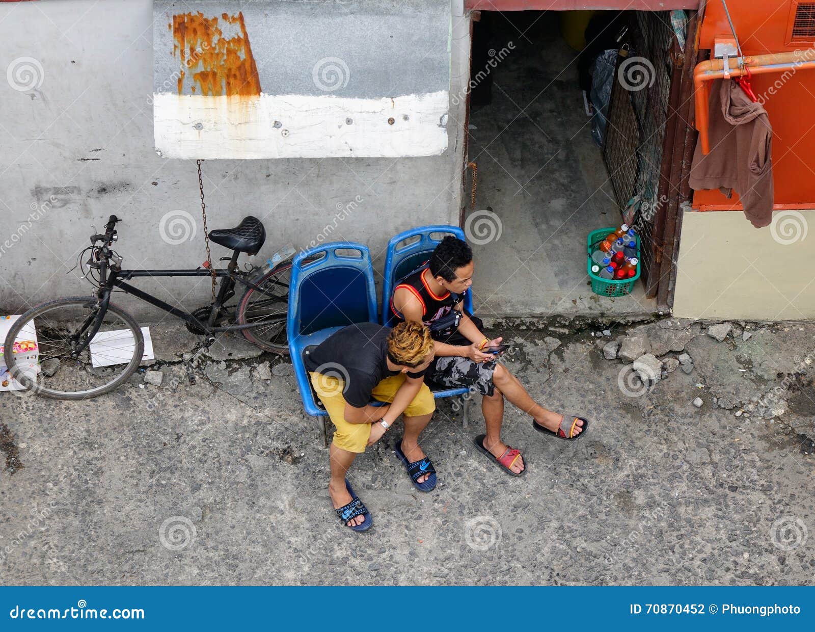 Men Sitting on Street in Manila, Philippines Editorial Photography ...