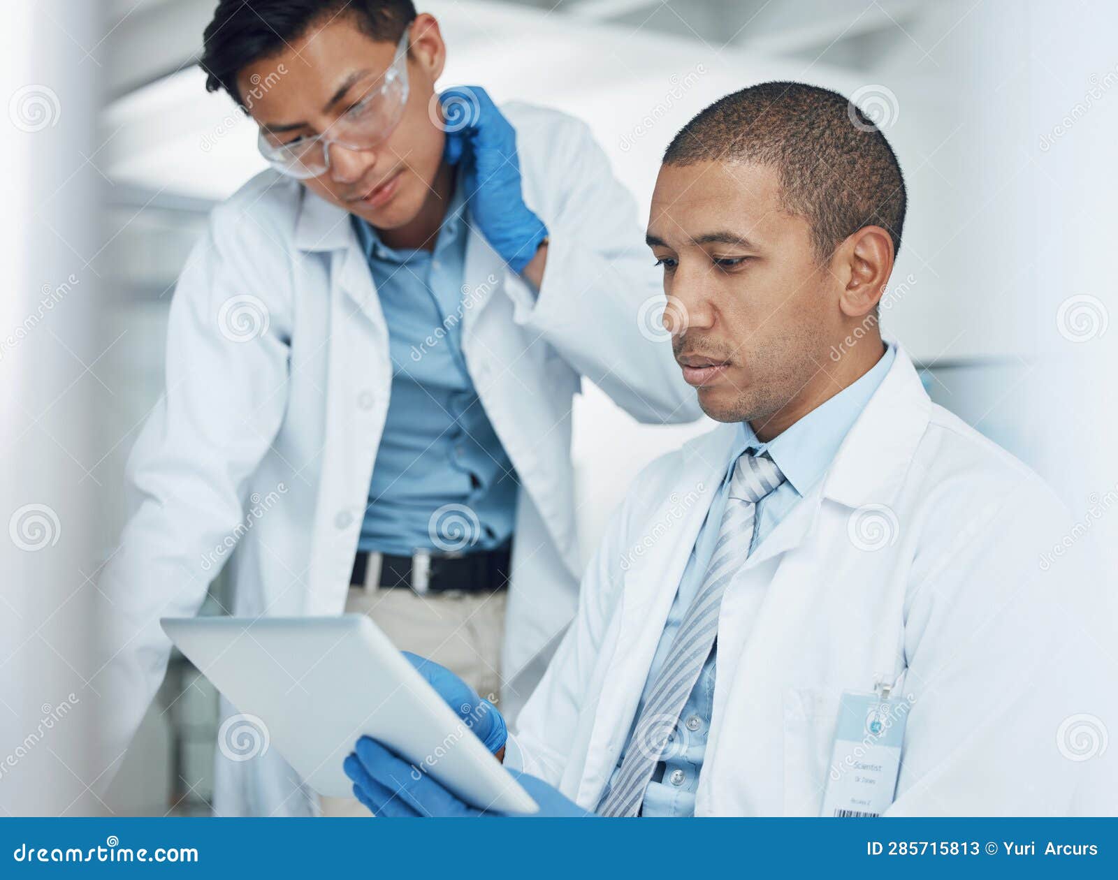 Men, Tablet and Collaboration in Science Laboratory for Medical ...