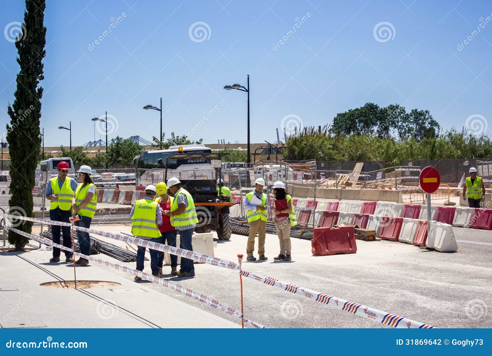 Men to work in the yard editorial photography. Image of business - 31869642