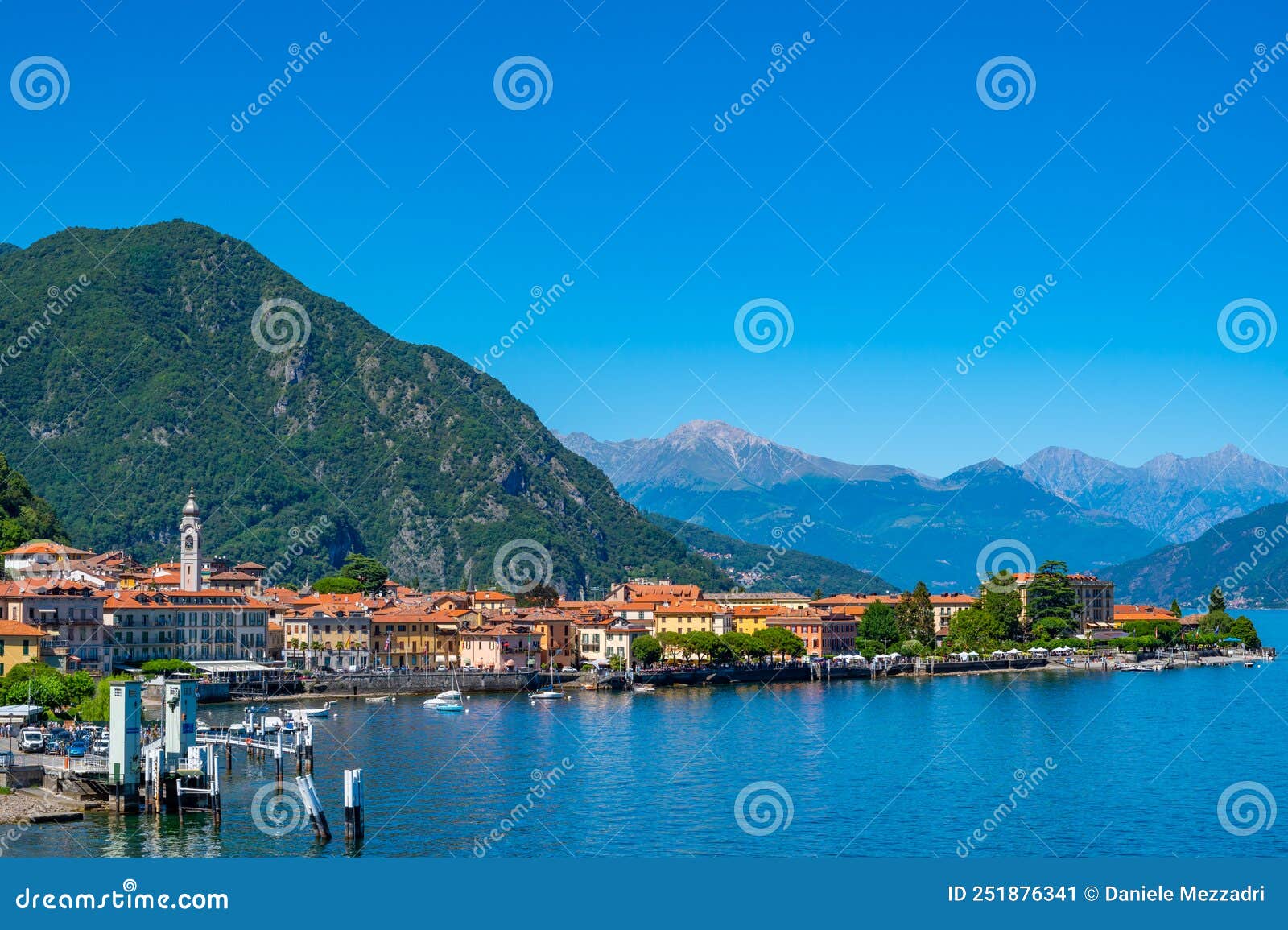 Menaggio Y Su Orilla Del Lago. Imagen de archivo - Imagen de cielo ...