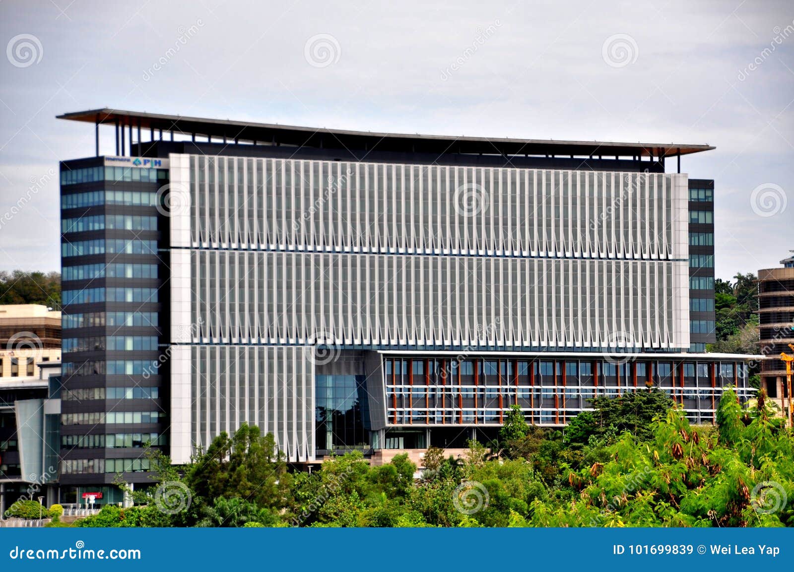 Menara PJH 编辑类库存图片. 图片 包括有 旅行, 布琼布拉, 游人, 藏品, 吸引力, 马来西亚 - 101699839