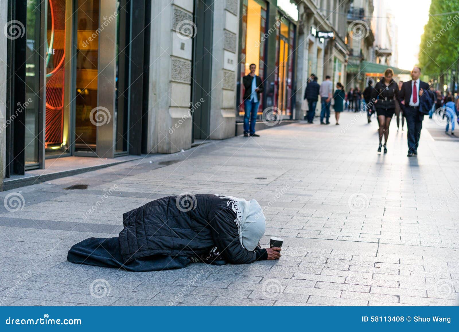 Mendiant photo stock éditorial. Image du humilié, donnez - 58113408