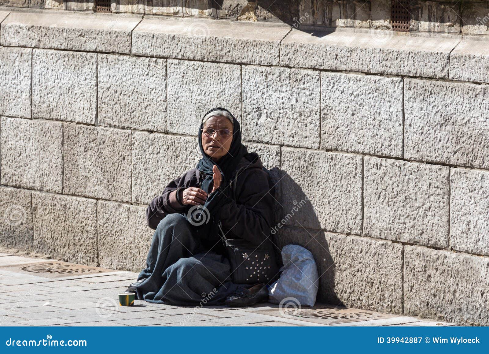 Mendiante de femme photographie éditorial. Image du bohémien - 39942887
