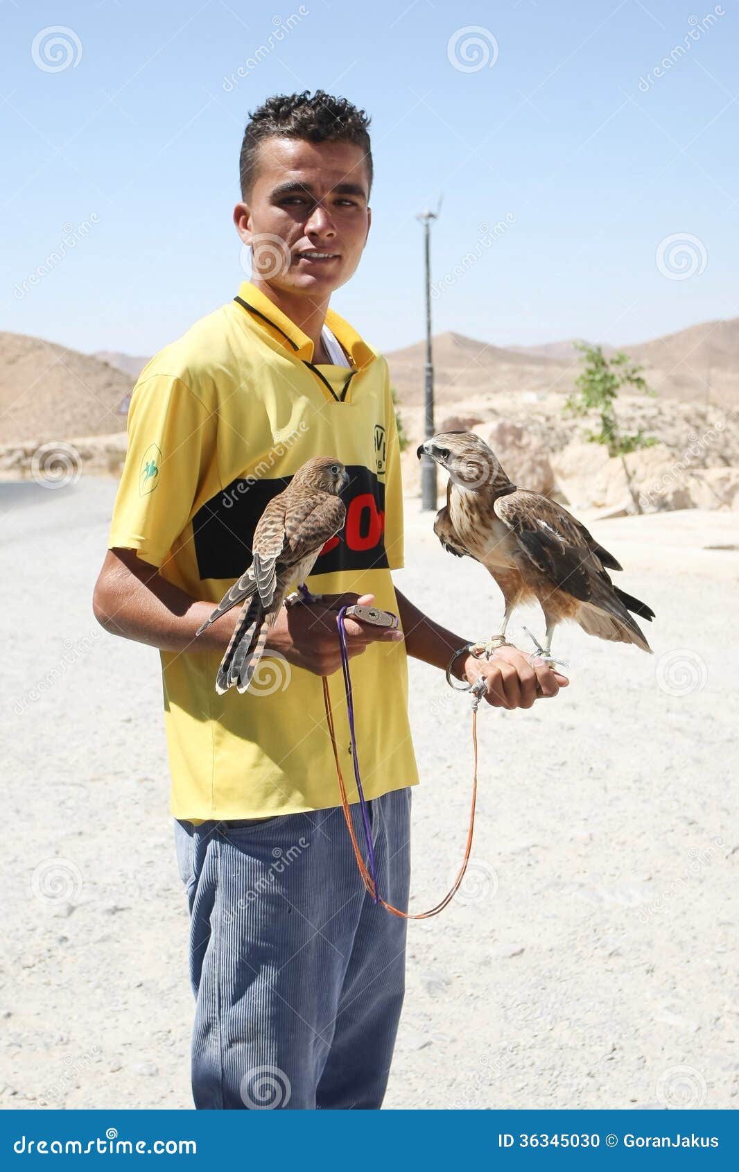 Mendiants en Tunisie image éditorial. Image du couleur - 36345030