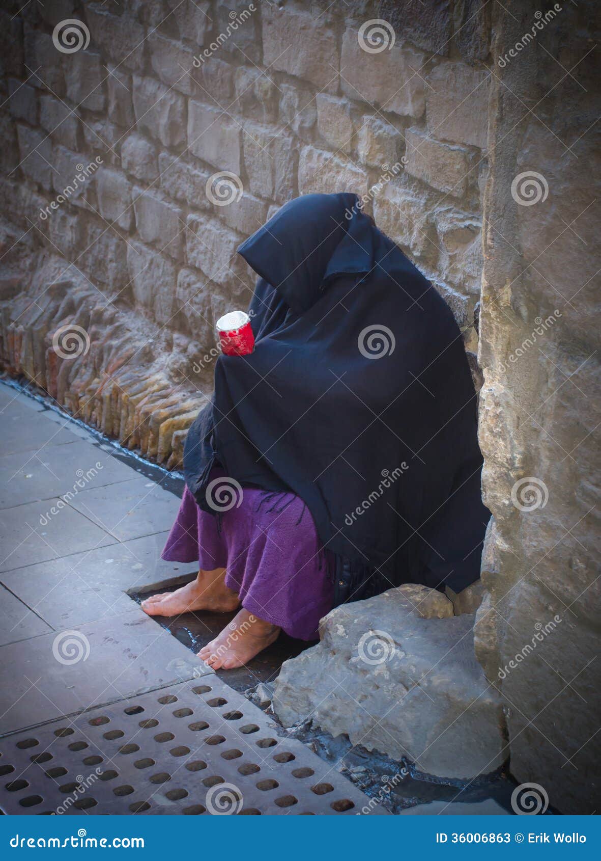 Mendigo imagem de stock. Imagem de velho, exterior, submarino - 36006863