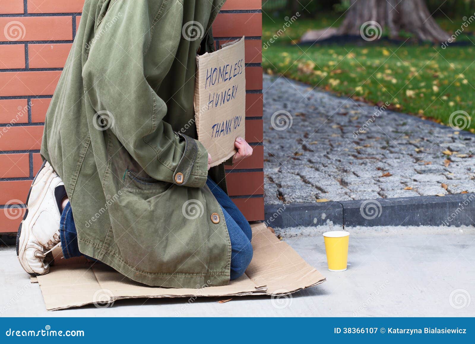Mendigo Que Pide Dinero Y La Comida Imagen de archivo - Imagen de ...