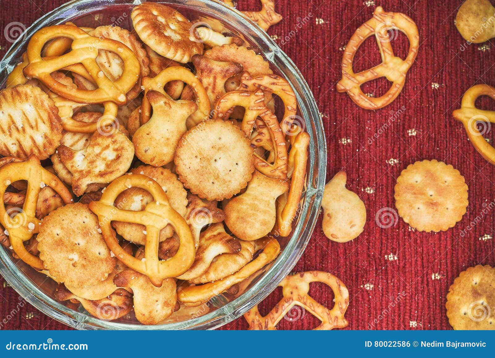 Mengeling van zoute snacks stock foto. Image of gouden - 80022586