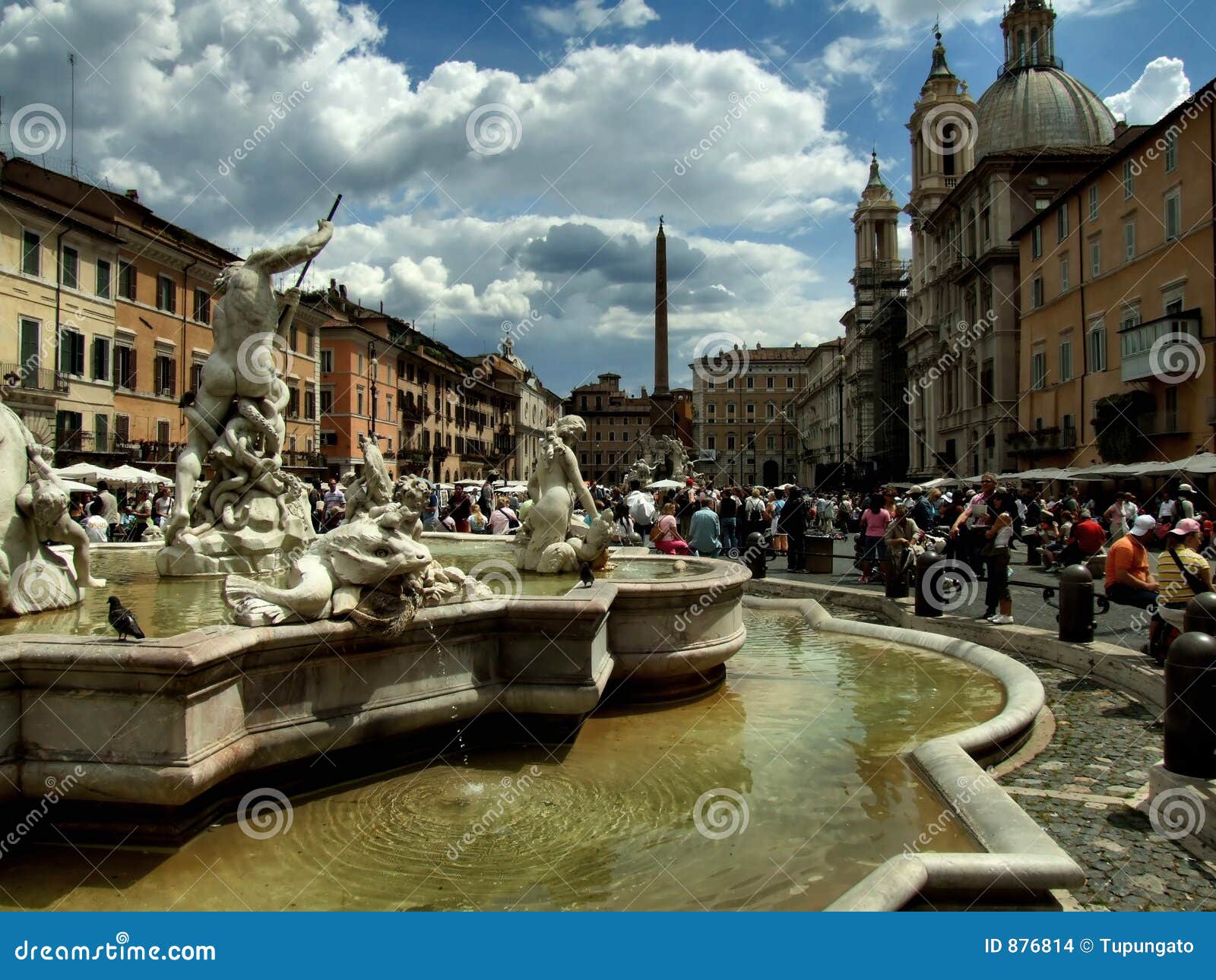 Menigten En Fontein in Rome Redactionele Stock Afbeelding - Image of ...