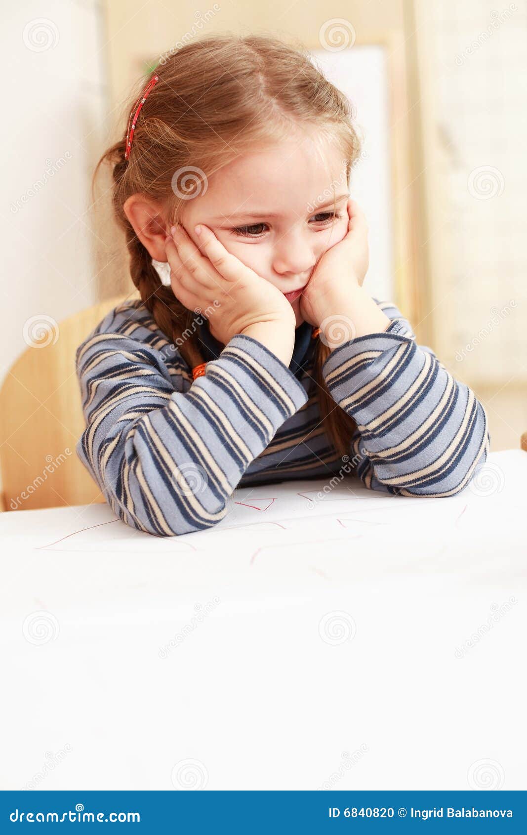 Menina aborrecida foto de stock. Imagem de pessoa, lifeless - 6840820