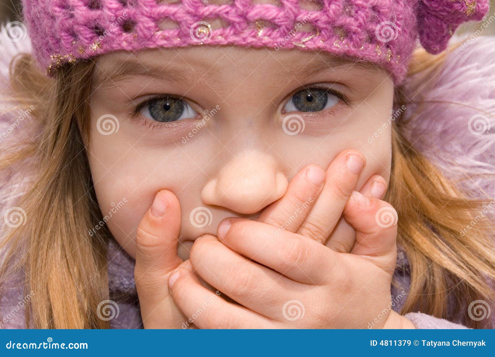 Menina Com Sua Boca Fechada Imagem de Stock - Imagem de idioma, pessoa ...