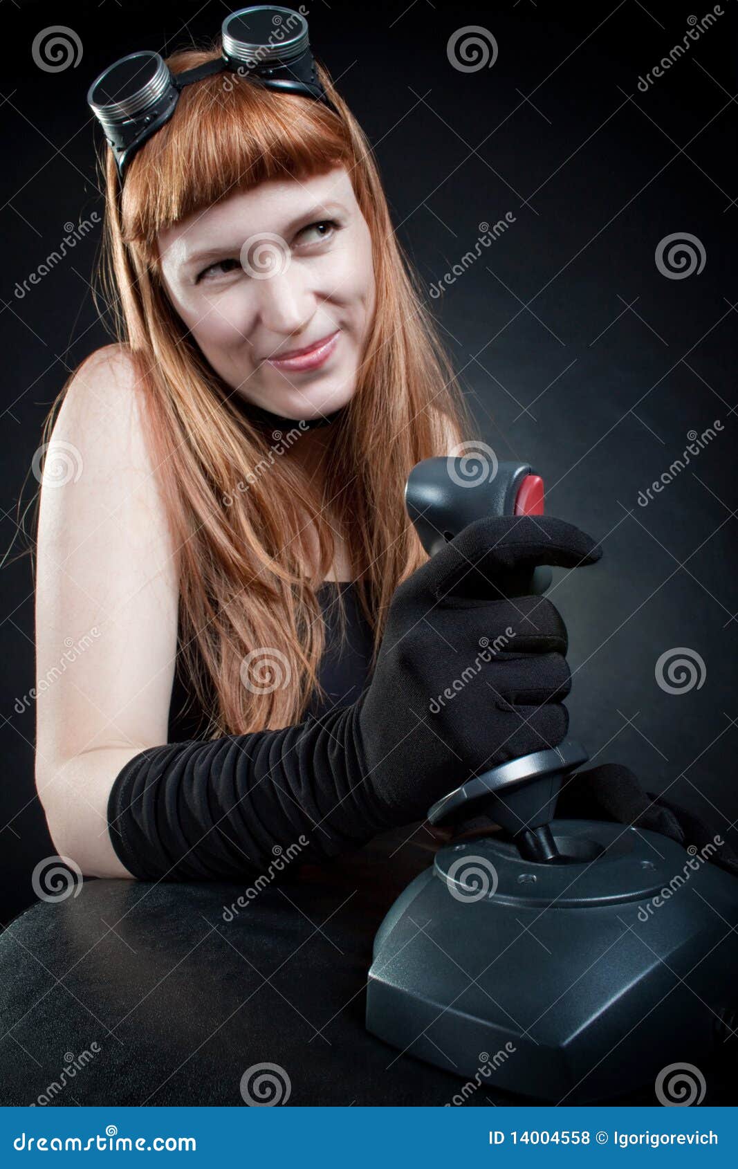 Menina de Gamer foto de stock. Imagem de menina, divertimento - 14004558