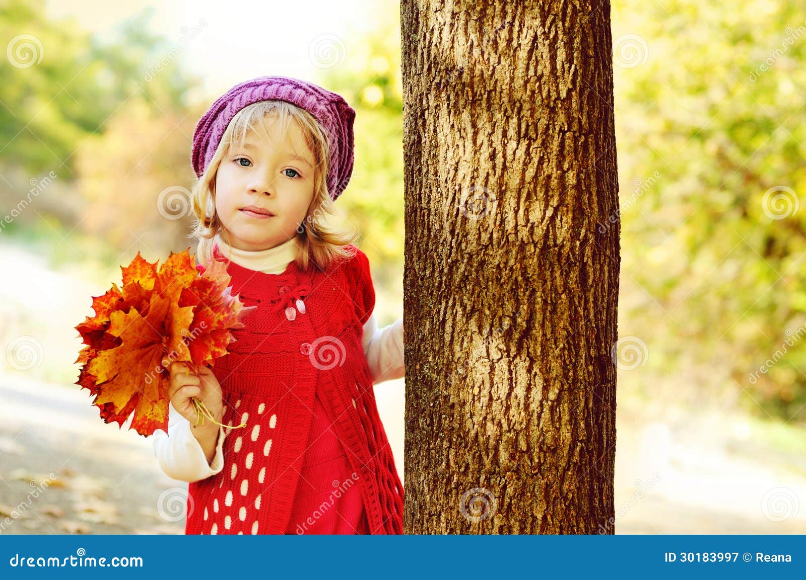 Menina na queda imagem de stock. Imagem de cara, menina - 30183997