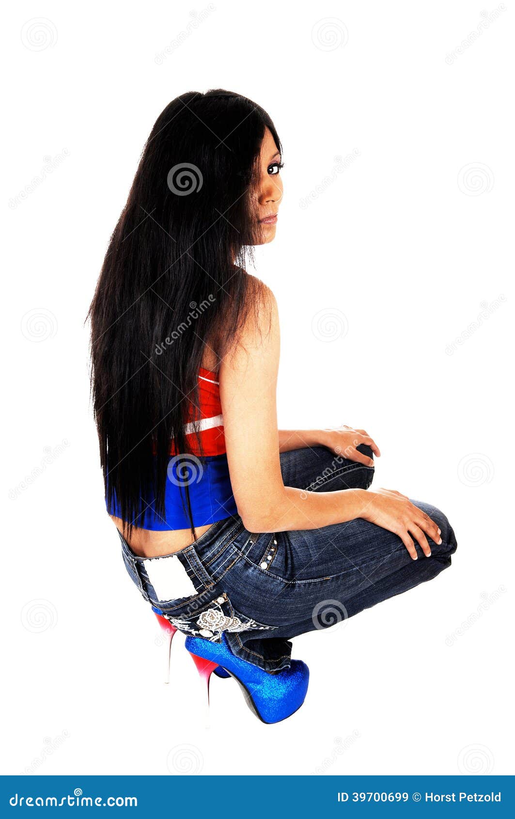 Menina Que Agacha-se No Assoalho. Imagem de Stock - Imagem de corpo ...