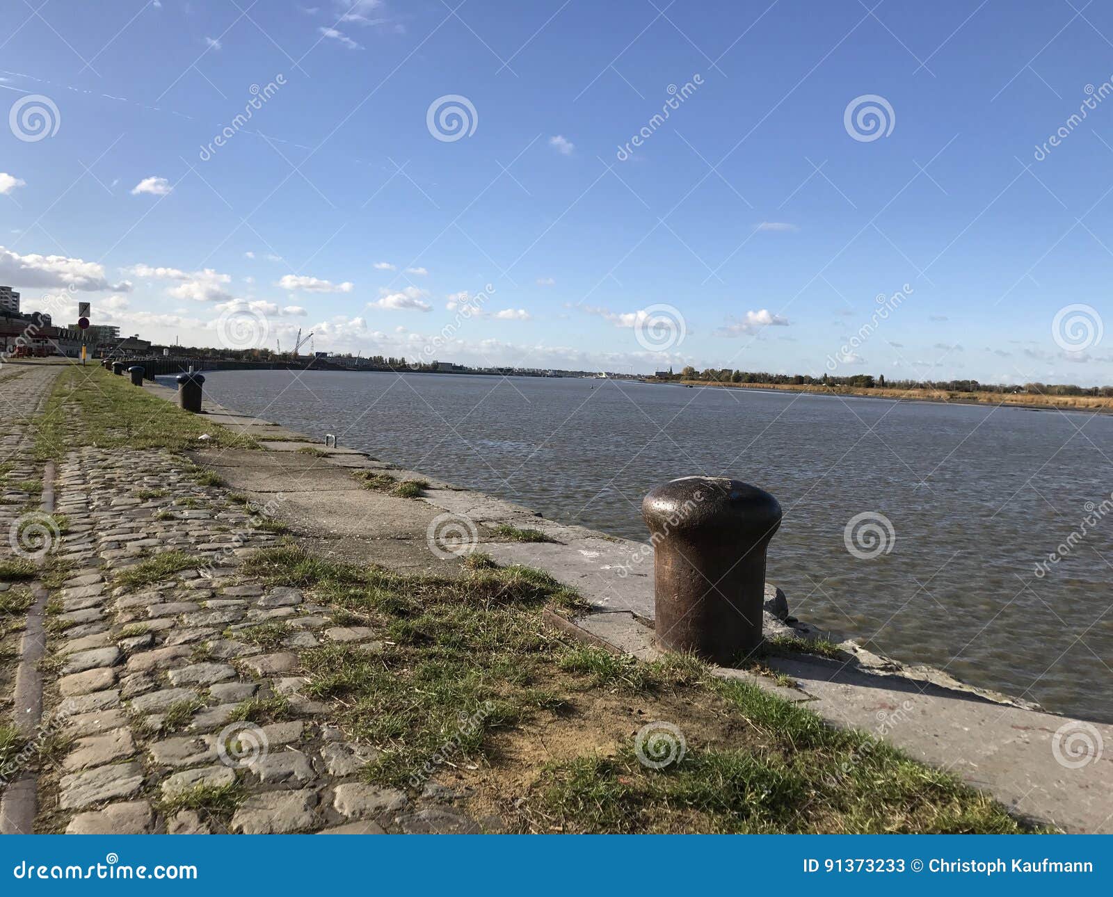 Mening Langs De Rivier Schelde in Antwerpen Stock Afbeelding - Image of ...