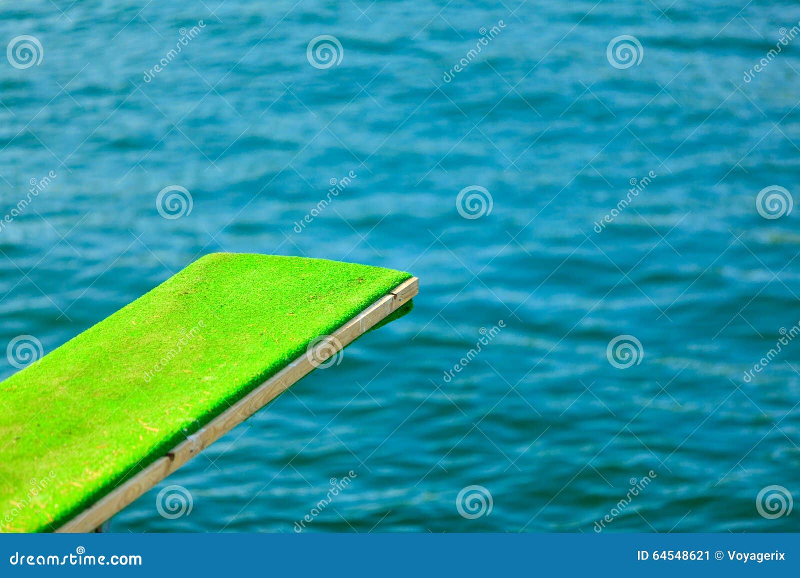 Mening Van Duikplank Springplank Om Bij Water Te Duiken Stock ...