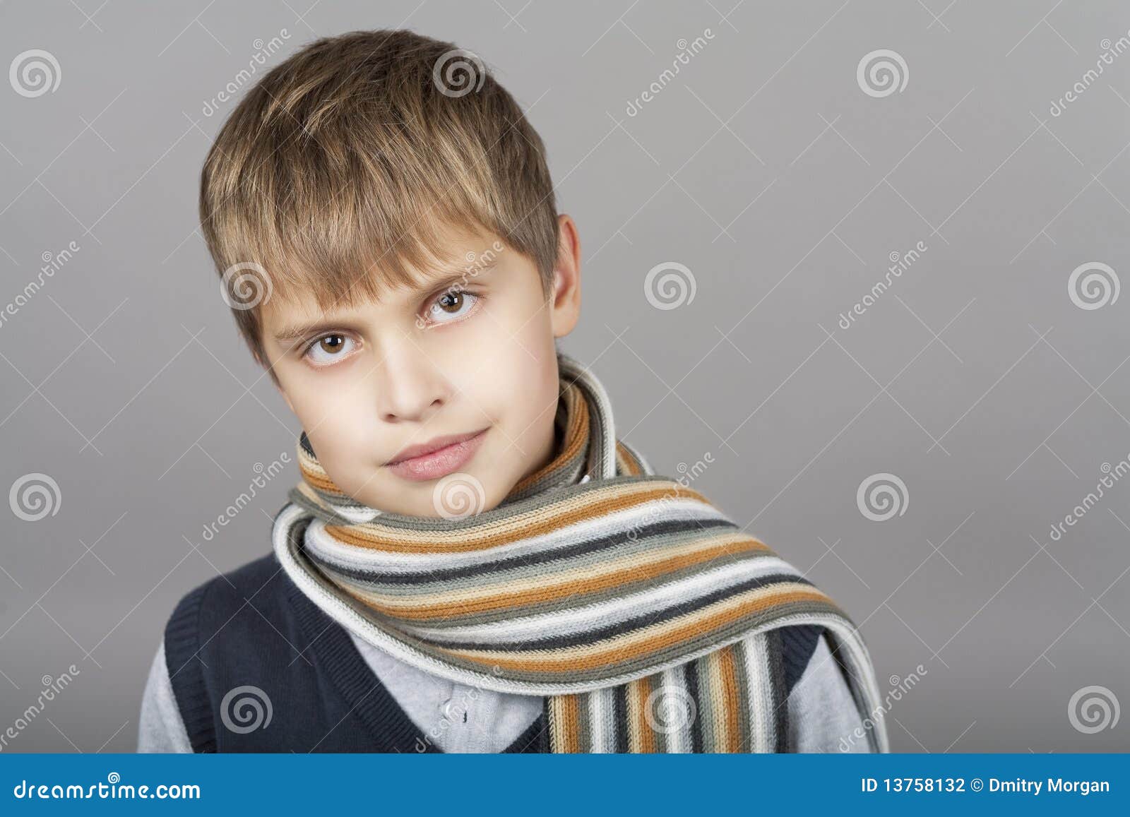 Menino Curioso Do Adolescente Foto de Stock - Imagem de relaxamento ...