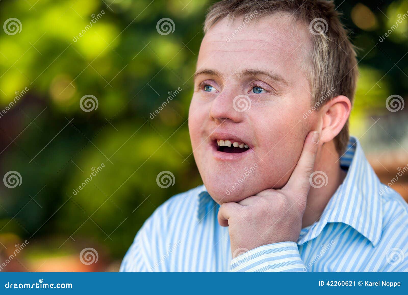 Menino Deficiente Querendo Saber Imagem de Stock - Imagem de desafiado ...