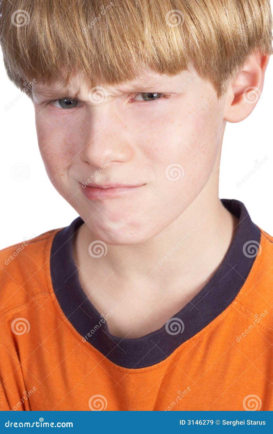 Menino ofendido no branco imagem de stock. Imagem de sombra - 3146279