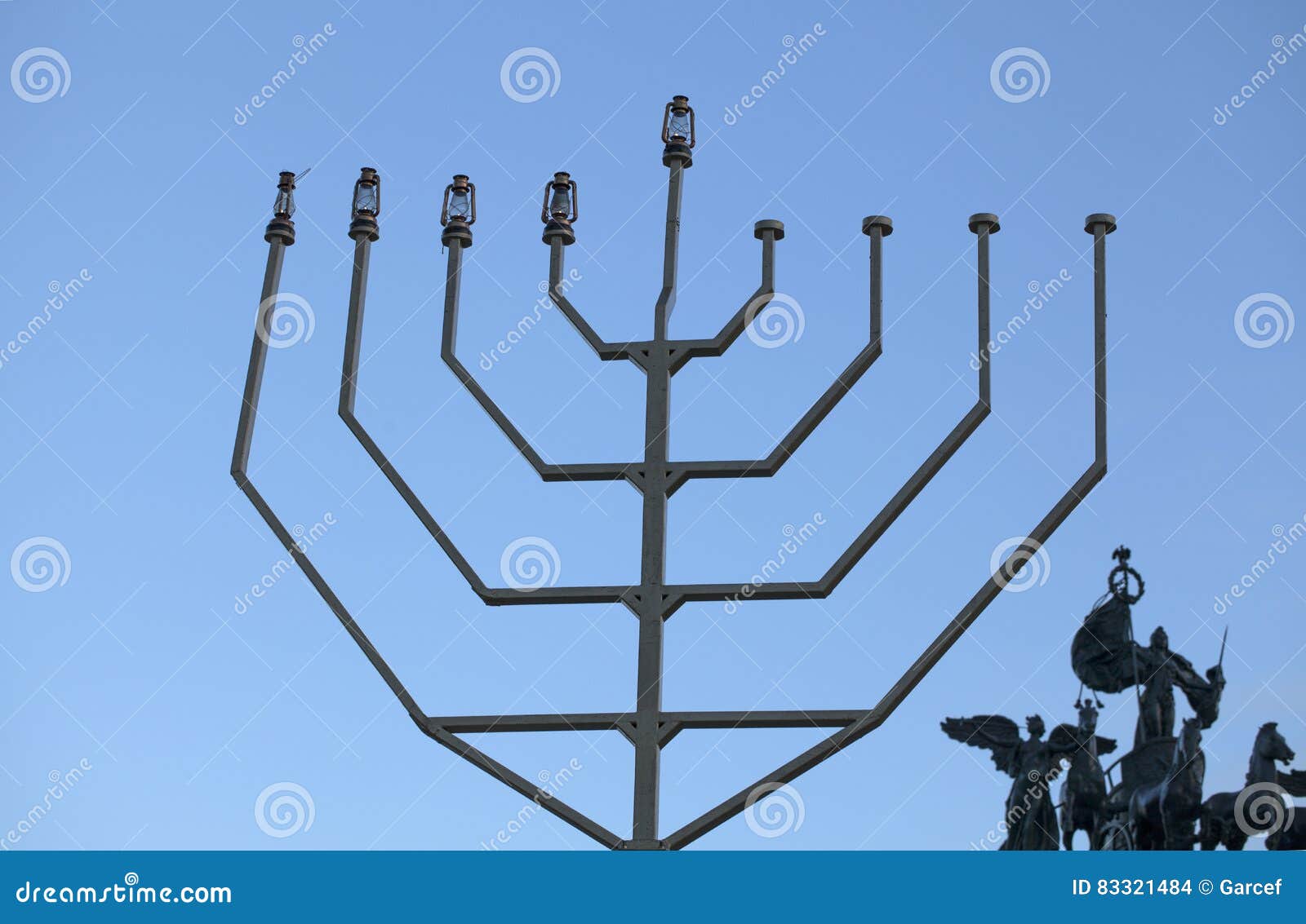 Menora arkivfoto. Bild av hanukkah, himmel, menora, ferier - 83321484