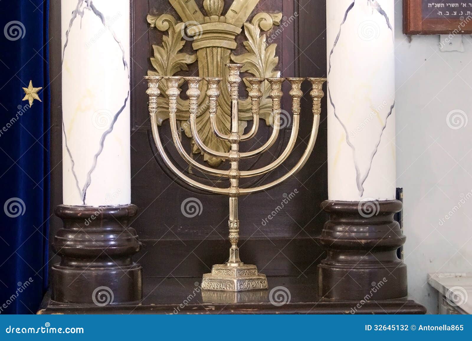 Menorah stockfoto. Bild von synagoge, menora, religion - 32645132