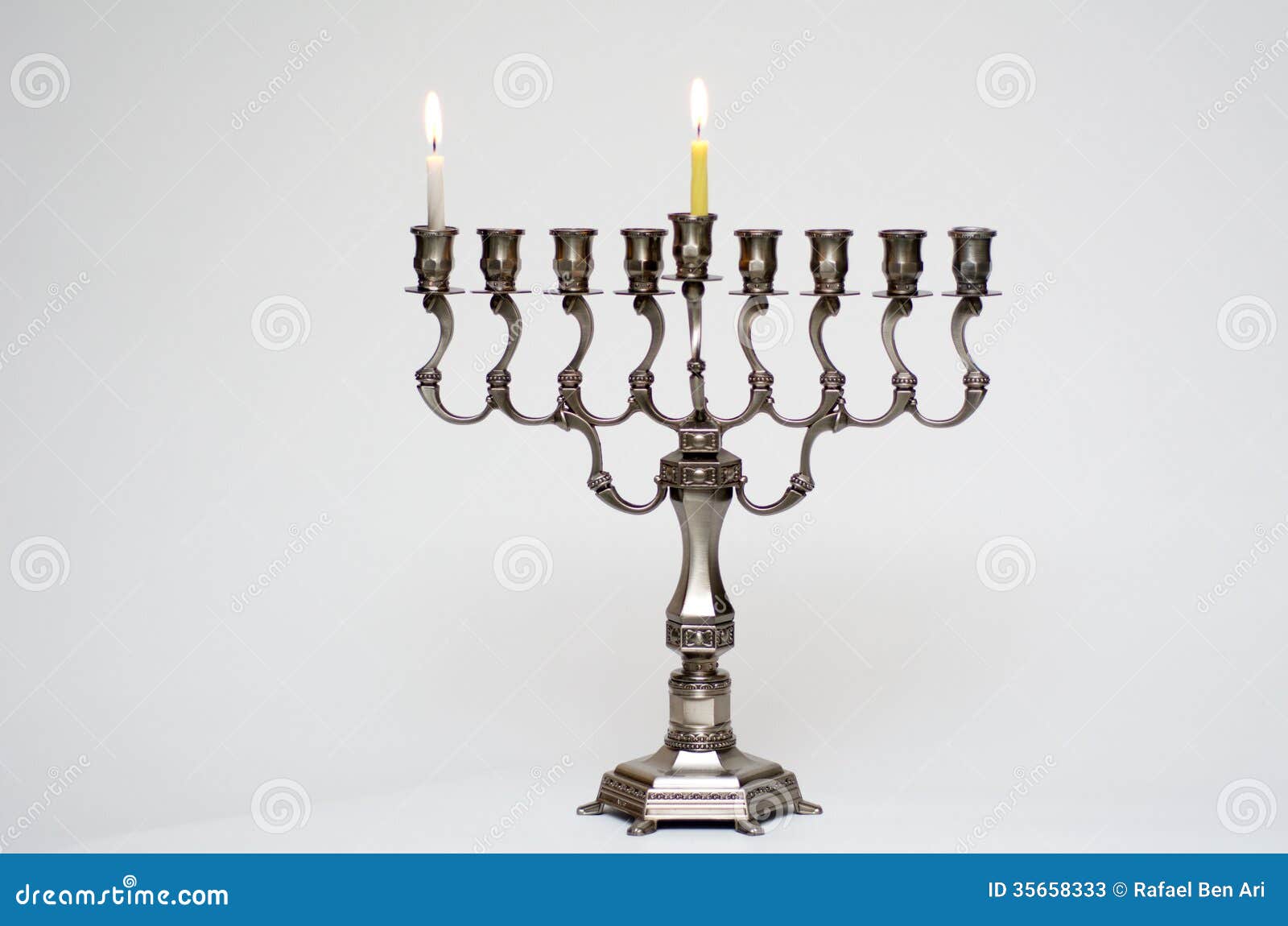 Menorah De Hanoucca Le Premier Jour De Hanoucca Image stock - Image du ...