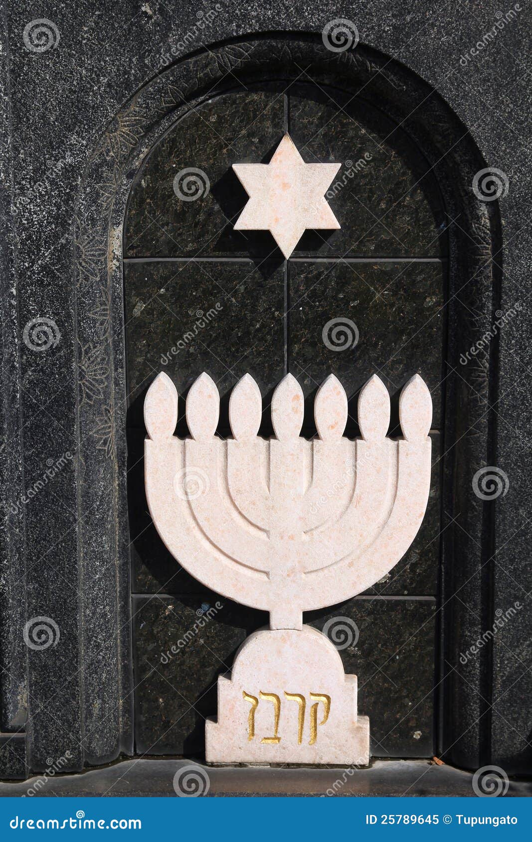Menorah - symbole juif image stock. Image du hanoucca - 25789645