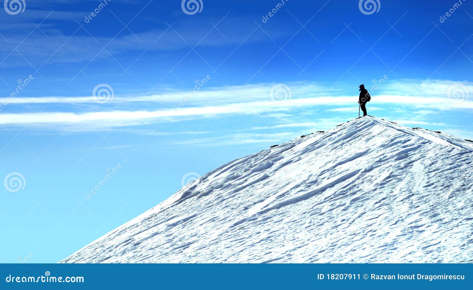 Mens bovenop de Berg stock afbeelding. Image of berg - 18207911