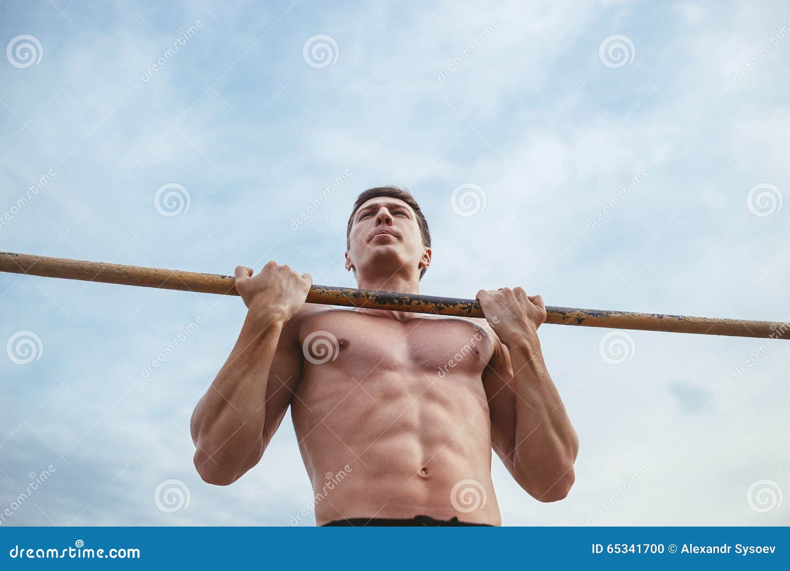 Mens Het Hangen Op De Rekstok Stock Foto - Image of buiten, naughty ...