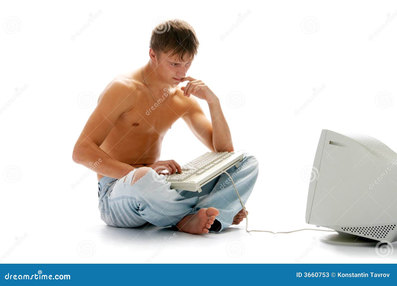 Mens in jeans met computer stock afbeelding. Image of activiteit - 3660753