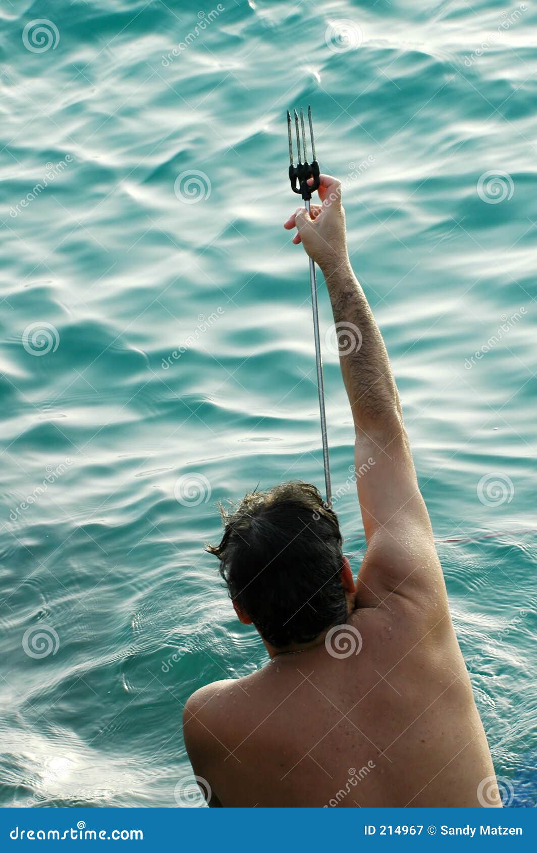 Mens met harpoen stock afbeelding. Image of apparatuur - 214967