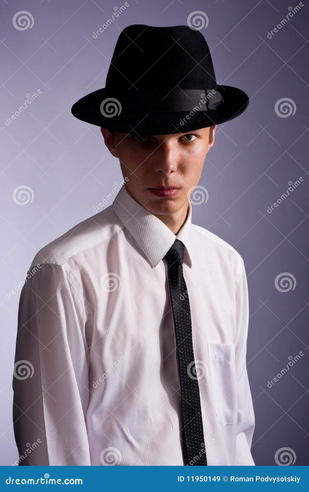 Mens met hoed stock afbeelding. Image of elegantie, misdadig - 11950149