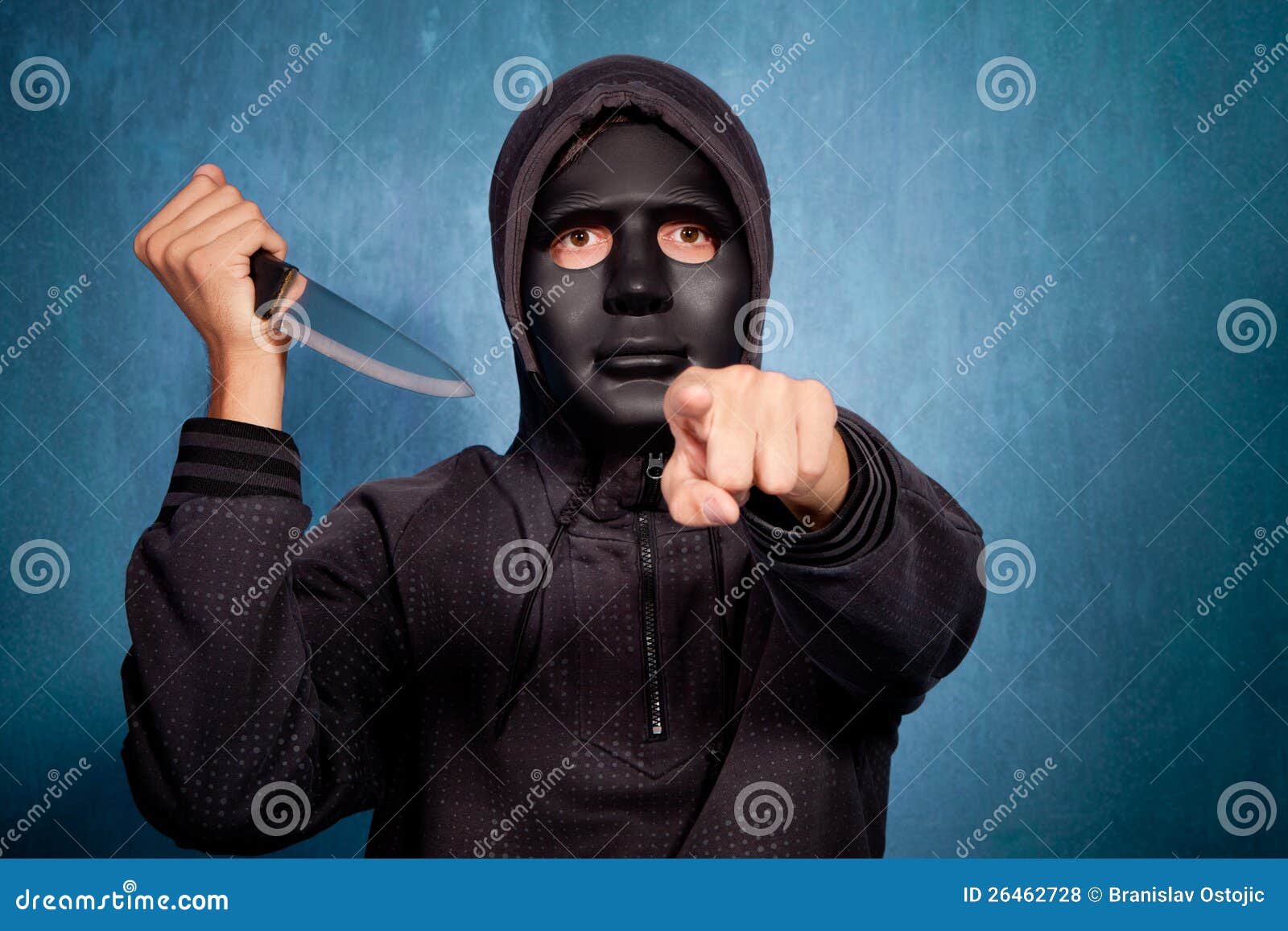 Mens met masker en mes stock foto. Image of kwaad, kostuum - 26462728