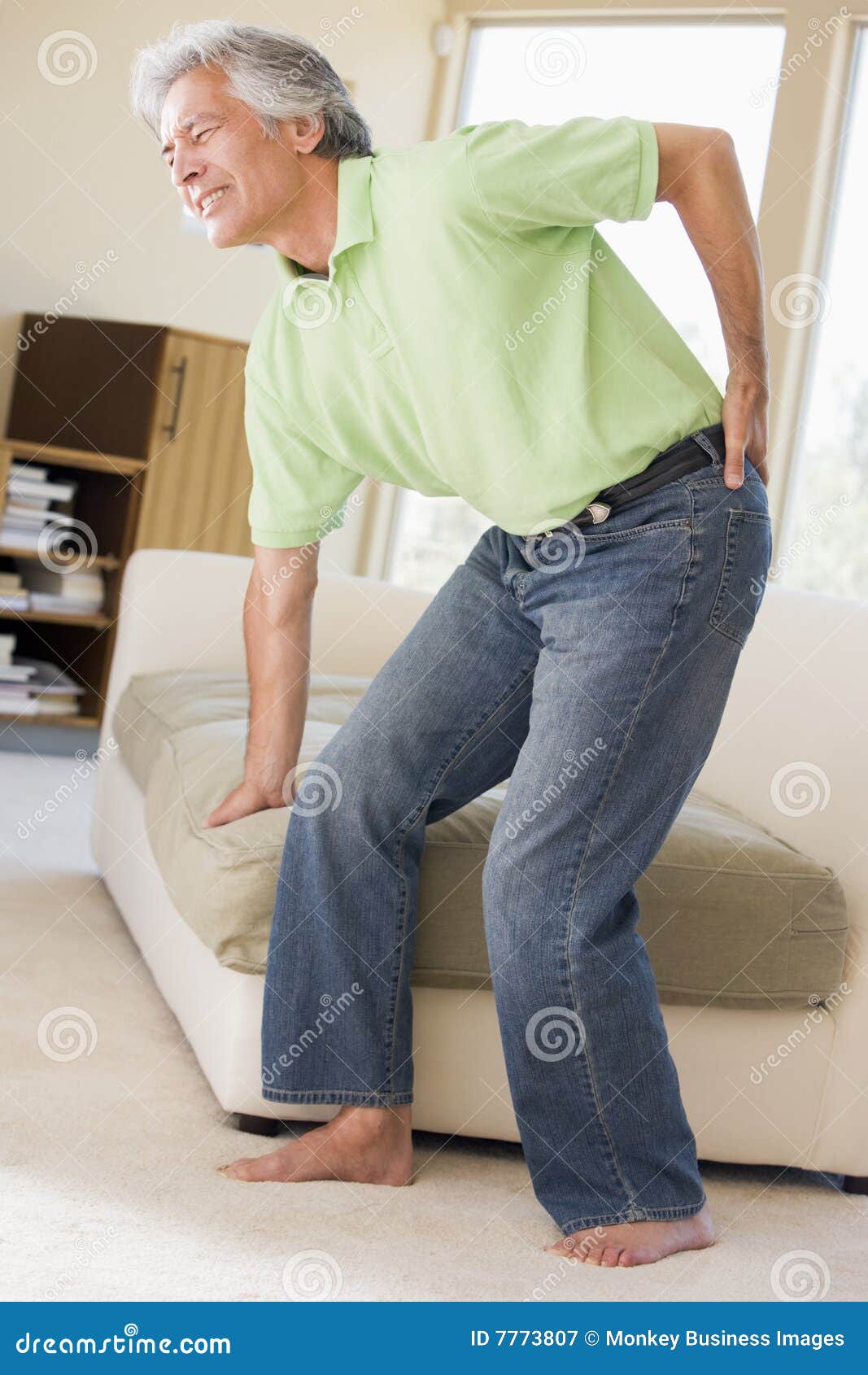 Mens met Rugpijn stock afbeelding. Image of reumatiek - 7773807