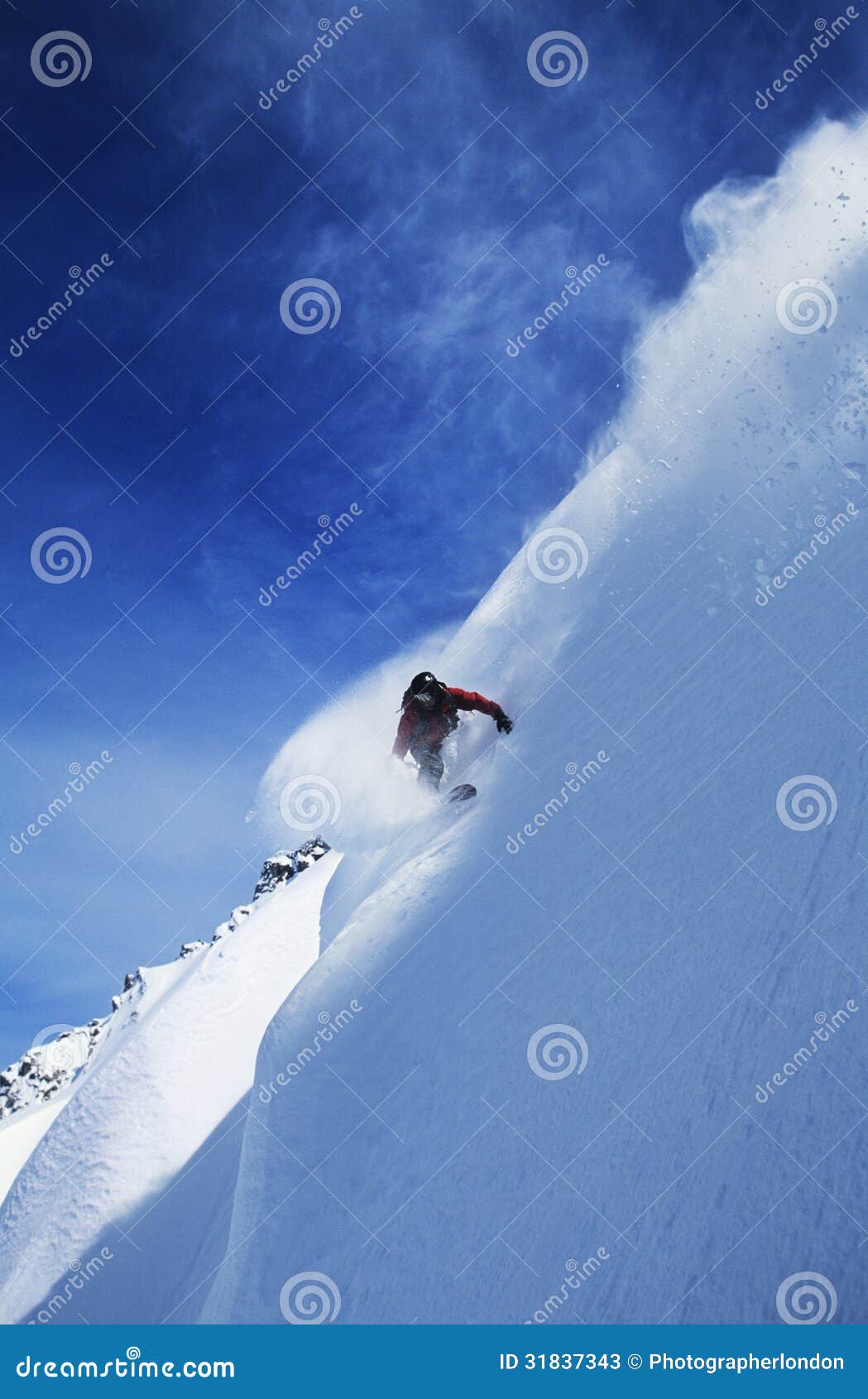 Mens Snowboarding Op Steile Helling Stock Afbeelding - Image of ...