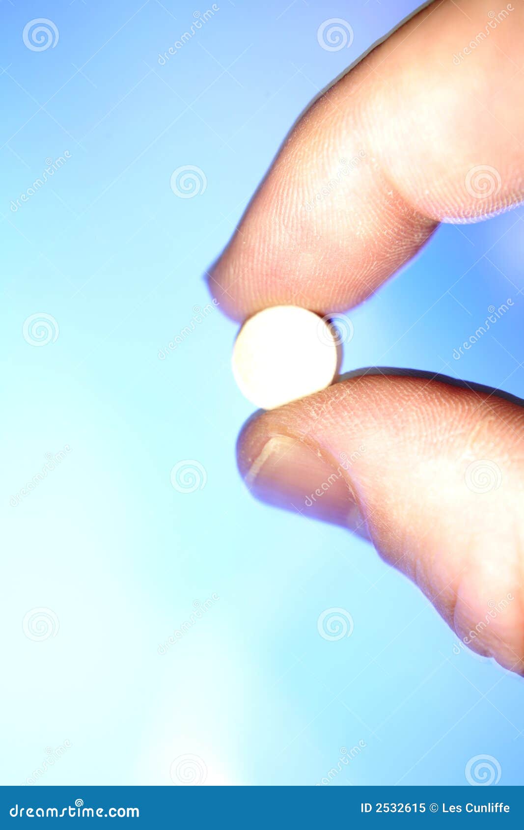 Menschliche Hand Mit Tablette Stockbild - Bild von person, tabletten ...